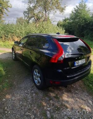 Black Volvo XC60 2009 in Kuldiga, with an engine capacity of 2.40 L and mileage of 320 thousand km for 5950 €, photo 5 on AUTOMOTO.COM.LV