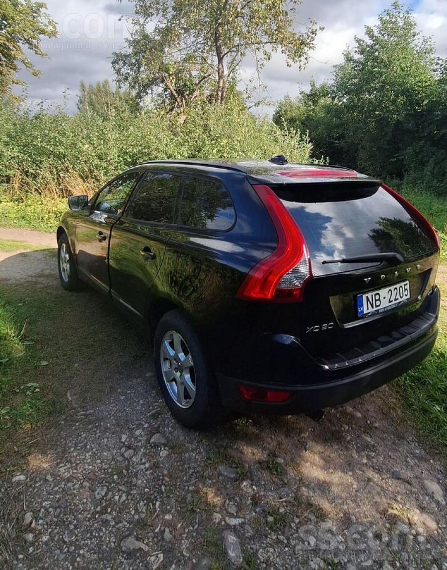 Black Volvo XC60 2009 in Kuldiga, with an engine capacity of 2.40 L and mileage of 320 thousand km for 5950 €, photo 5 on AUTOMOTO.COM.LV