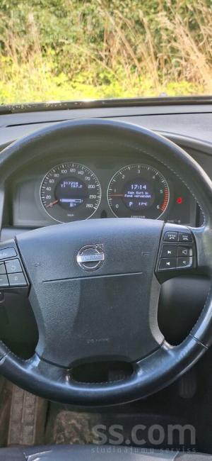 Black Volvo XC60 2009 in Kuldiga, with an engine capacity of 2.40 L and mileage of 320 thousand km for 5950 €, photo 6 on AUTOMOTO.COM.LV