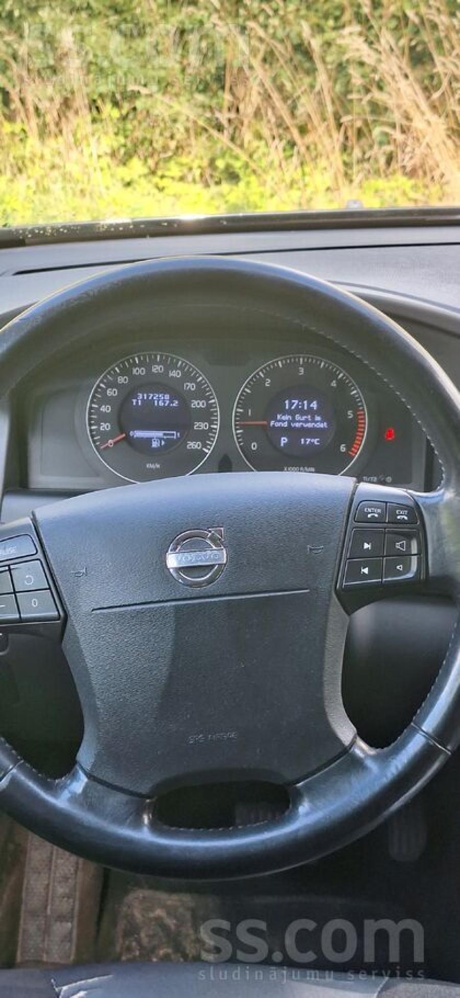 Black Volvo XC60 2009 in Kuldiga, with an engine capacity of 2.40 L and mileage of 320 thousand km for 5950 €, photo 6 on AUTOMOTO.COM.LV