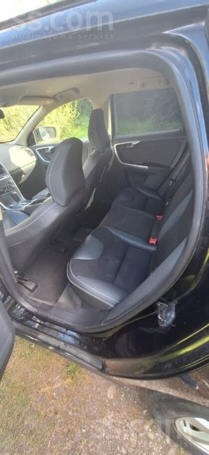 Black Volvo XC60 2009 in Kuldiga, with an engine capacity of 2.40 L and mileage of 320 thousand km for 5950 €, photo 10 on AUTOMOTO.COM.LV