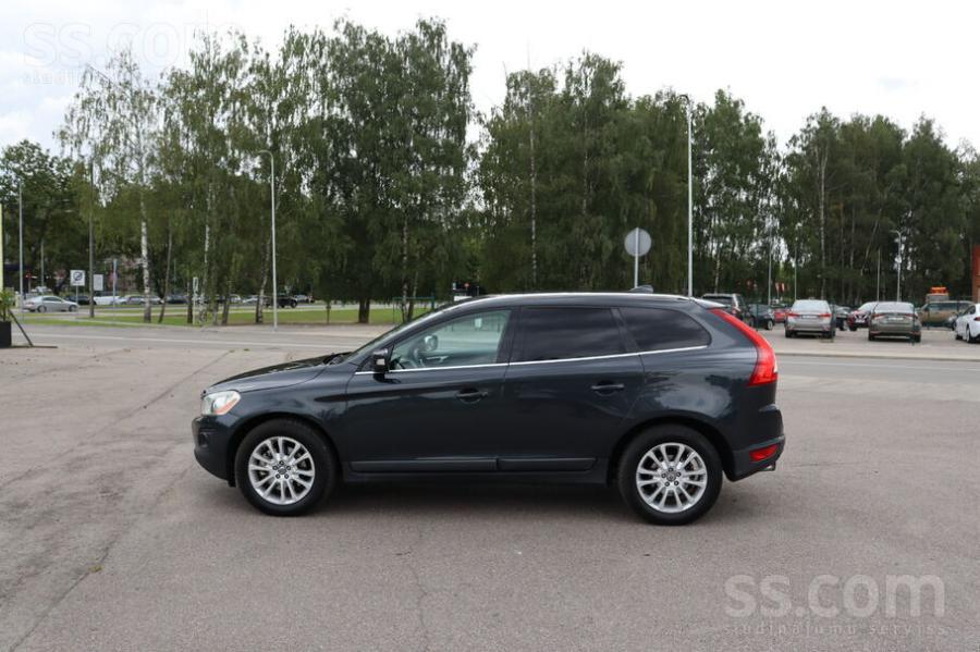 Black Volvo XC60 2009 in Riga, with an engine capacity of 2.40 L and mileage of 0 thousand km for 5990 €, photo 4 on AUTOMOTO.COM.LV