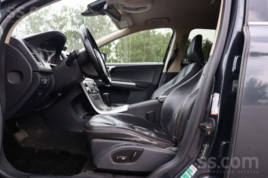 Black Volvo XC60 2009 in Riga, with an engine capacity of 2.40 L and mileage of 0 thousand km for 5990 €, photo 12 on AUTOMOTO.COM.LV