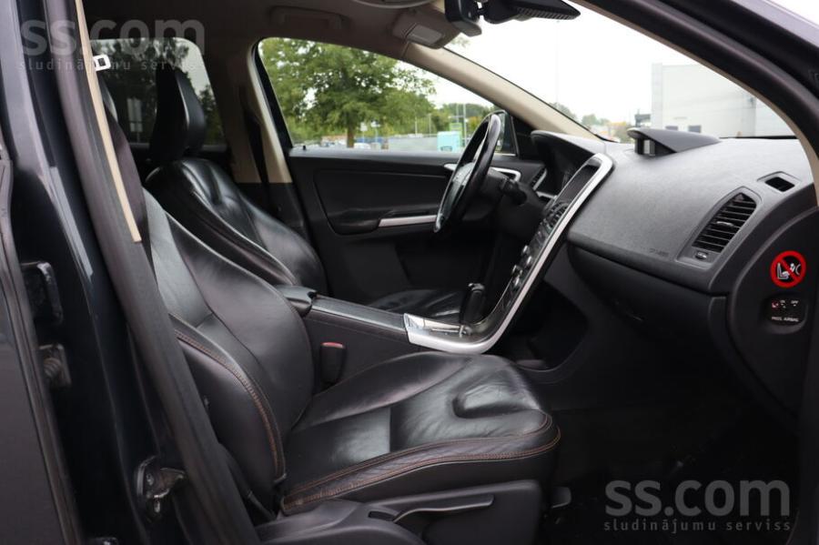 Black Volvo XC60 2009 in Riga, with an engine capacity of 2.40 L and mileage of 0 thousand km for 5990 €, photo 13 on AUTOMOTO.COM.LV
