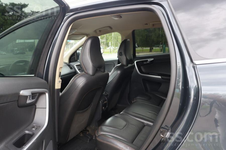 Black Volvo XC60 2009 in Riga, with an engine capacity of 2.40 L and mileage of 0 thousand km for 5990 €, photo 14 on AUTOMOTO.COM.LV