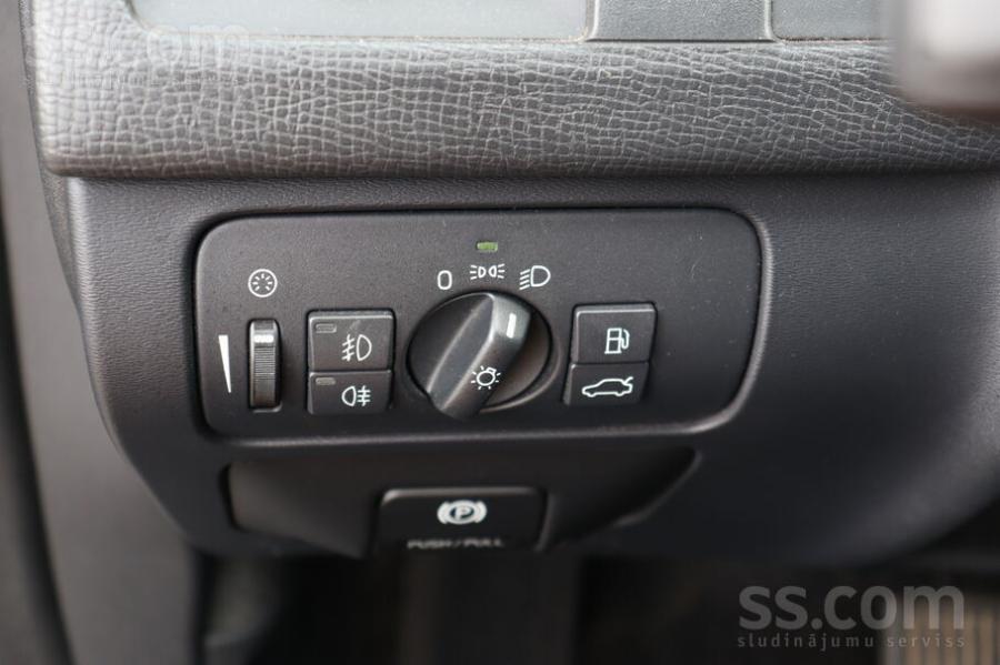 Black Volvo XC60 2009 in Riga, with an engine capacity of 2.40 L and mileage of 0 thousand km for 5990 €, photo 15 on AUTOMOTO.COM.LV