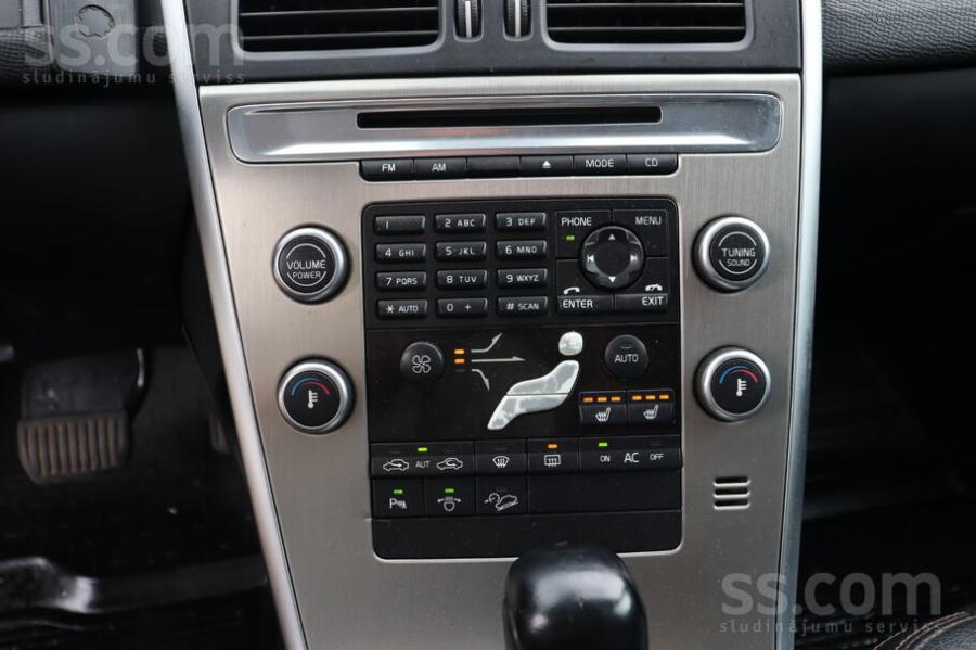 Black Volvo XC60 2009 in Riga, with an engine capacity of 2.40 L and mileage of 0 thousand km for 5990 €, photo 17 on AUTOMOTO.COM.LV