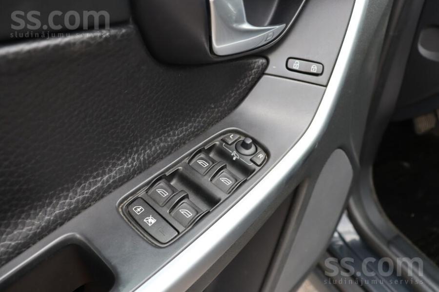 Black Volvo XC60 2009 in Riga, with an engine capacity of 2.40 L and mileage of 0 thousand km for 5990 €, photo 19 on AUTOMOTO.COM.LV