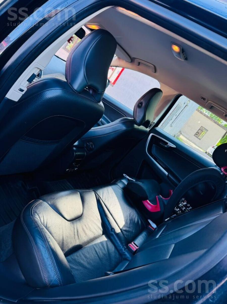 Melns Volvo XC60 2009 Dobele, ar dzinēja tilpumu 2.40 L un nobraukumu 377 tūkst. km par 6000 €, foto 6 vietnē AUTOMOTO.COM.LV