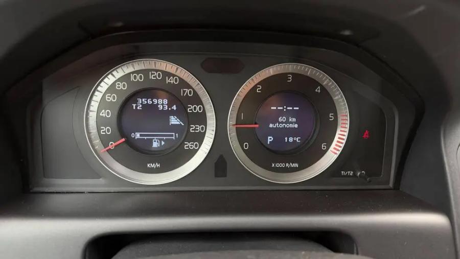 Черный Вольво ХС60 2009 в Елгава, объемом двигателя 2.40 л и пробегом 357 тыс. км за 7900 €, фото 12 на AUTOMOTO.COM.LV