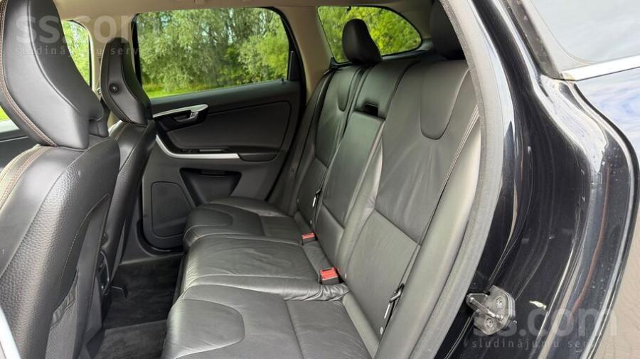 Melns Volvo XC60 2009 Jelgava, ar dzinēja tilpumu 2.40 L un nobraukumu 357 tūkst. km par 6900 €, foto 17 vietnē AUTOMOTO.COM.LV