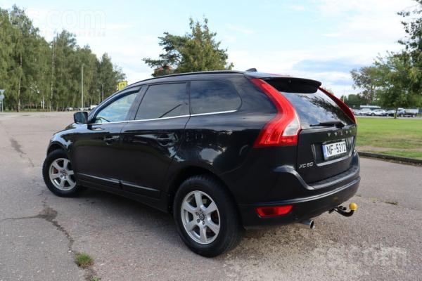 Black Volvo XC60 2009 in Riga, with an engine capacity of 2.40 L and mileage of 393 thousand km for 5990 €, photo 3 on AUTOMOTO.COM.LV