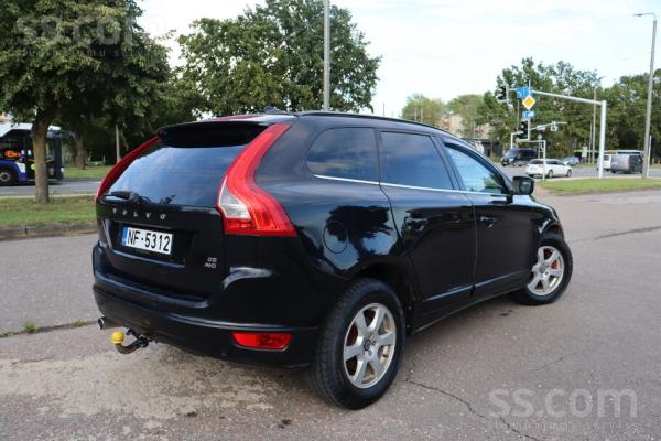 Black Volvo XC60 2009 in Riga, with an engine capacity of 2.40 L and mileage of 393 thousand km for 5990 €, photo 4 on AUTOMOTO.COM.LV