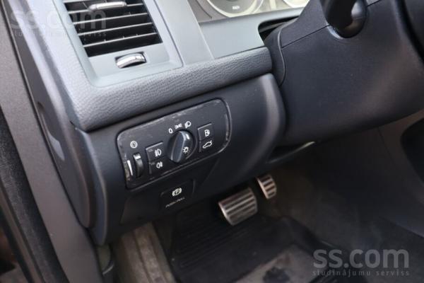 Black Volvo XC60 2009 in Riga, with an engine capacity of 2.40 L and mileage of 393 thousand km for 5990 €, photo 8 on AUTOMOTO.COM.LV