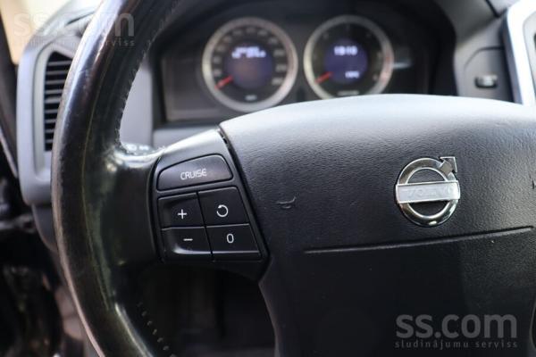 Black Volvo XC60 2009 in Riga, with an engine capacity of 2.40 L and mileage of 393 thousand km for 5990 €, photo 9 on AUTOMOTO.COM.LV