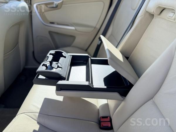 Black Volvo XC60 2009 in Riga, with an engine capacity of 2.40 L and mileage of 0 thousand km for 7995 €, photo 7 on AUTOMOTO.COM.LV