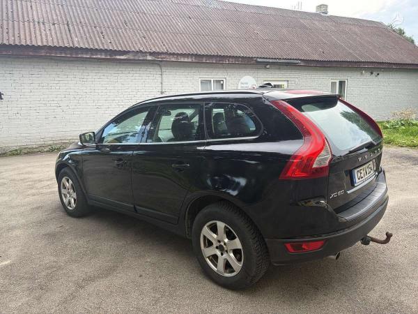 Melns Volvo XC60 2009 Viļņa, ar dzinēja tilpumu 2.40 L un nobraukumu 295 tūkst. km par 4950 €, foto 3 vietnē AUTOMOTO.COM.LV