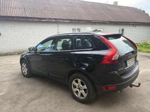Black Volvo XC60 2009 in Vilnius, with an engine capacity of 2.40 L and mileage of 295 thousand km for 4950 €, photo 4 on AUTOMOTO.COM.LV