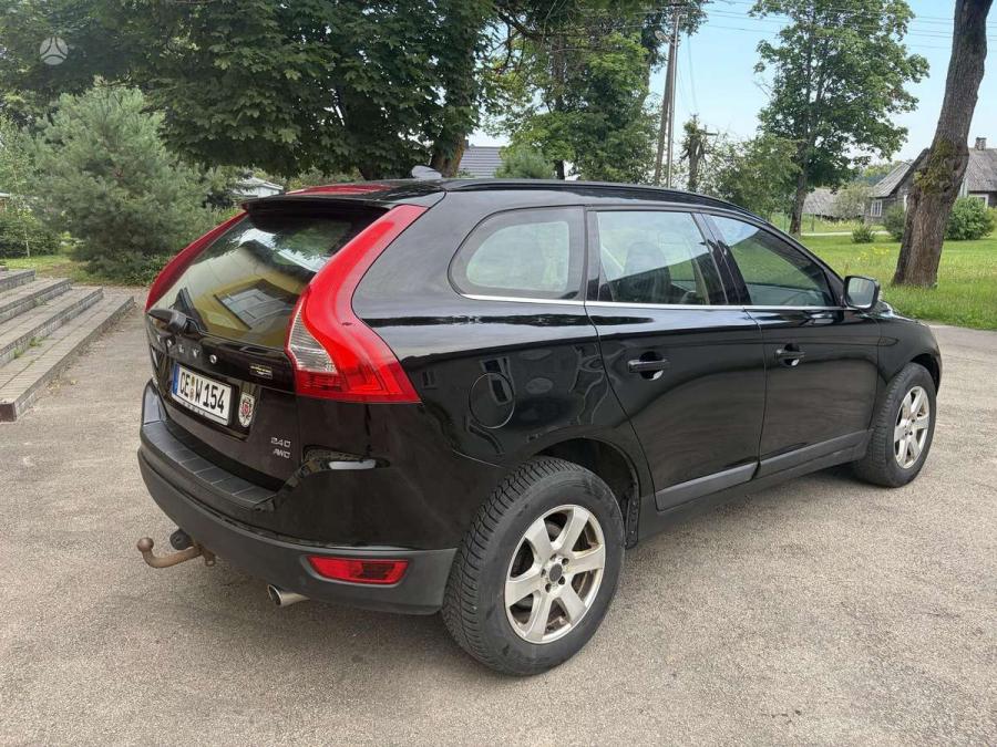 Black Volvo XC60 2009 in Vilnius, with an engine capacity of 2.40 L and mileage of 295 thousand km for 4950 €, photo 5 on AUTOMOTO.COM.LV
