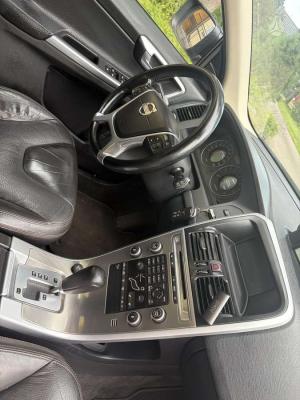 Black Volvo XC60 2009 in Vilnius, with an engine capacity of 2.40 L and mileage of 295 thousand km for 4950 €, photo 8 on AUTOMOTO.COM.LV