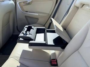 Black Volvo XC60 2009 in Riga, with an engine capacity of 2.40 L and mileage of 0 thousand km for 7995 €, photo 8 on AUTOMOTO.COM.LV