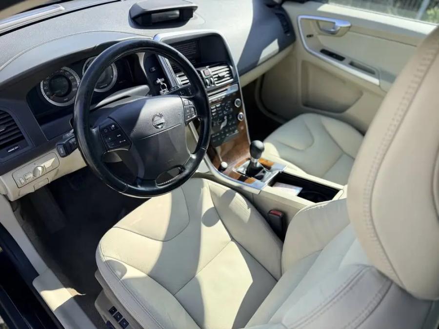 Black Volvo XC60 2009 in Riga, with an engine capacity of 2.40 L and mileage of 0 thousand km for 7995 €, photo 9 on AUTOMOTO.COM.LV