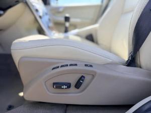 Black Volvo XC60 2009 in Riga, with an engine capacity of 2.40 L and mileage of 0 thousand km for 7995 €, photo 10 on AUTOMOTO.COM.LV