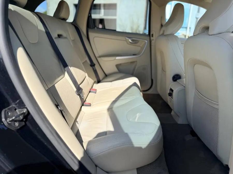 Black Volvo XC60 2009 in Riga, with an engine capacity of 2.40 L and mileage of 0 thousand km for 7995 €, photo 15 on AUTOMOTO.COM.LV