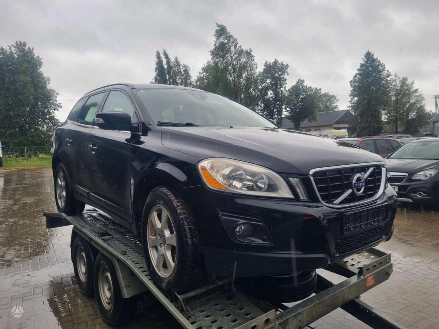 Black Volvo XC60 2009 in Taurage, with an engine capacity of 2.40 L and mileage of 340 thousand km for 3350 €, photo 3 on AUTOMOTO.COM.LV