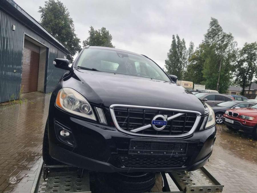 Black Volvo XC60 2009 in Taurage, with an engine capacity of 2.40 L and mileage of 340 thousand km for 3350 €, photo 4 on AUTOMOTO.COM.LV