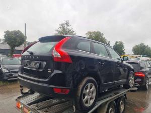 Black Volvo XC60 2009 in Taurage, with an engine capacity of 2.40 L and mileage of 340 thousand km for 3350 €, photo 5 on AUTOMOTO.COM.LV