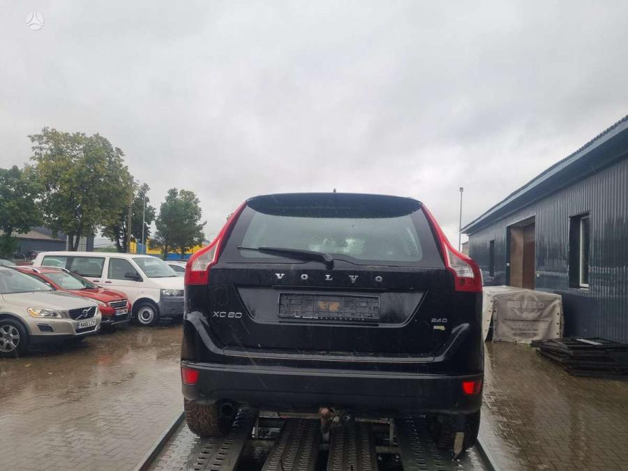Black Volvo XC60 2009 in Taurage, with an engine capacity of 2.40 L and mileage of 340 thousand km for 3350 €, photo 6 on AUTOMOTO.COM.LV