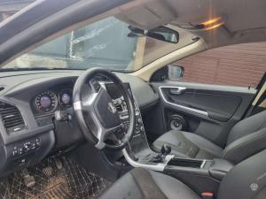 Black Volvo XC60 2009 in Taurage, with an engine capacity of 2.40 L and mileage of 340 thousand km for 3350 €, photo 8 on AUTOMOTO.COM.LV
