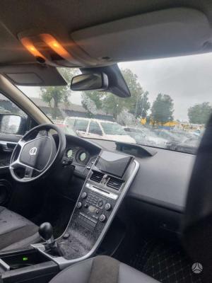 Black Volvo XC60 2009 in Taurage, with an engine capacity of 2.40 L and mileage of 340 thousand km for 3350 €, photo 9 on AUTOMOTO.COM.LV