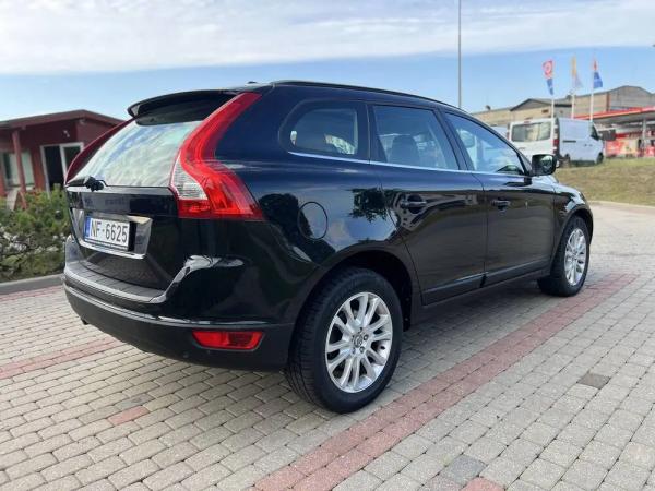 Melns Volvo XC60 2009 Cēsis, ar dzinēja tilpumu 2.40 L un nobraukumu 277 tūkst. km par 7500 €, foto 3 vietnē AUTOMOTO.COM.LV