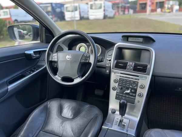 Melns Volvo XC60 2009 Cēsis, ar dzinēja tilpumu 2.40 L un nobraukumu 277 tūkst. km par 7500 €, foto 8 vietnē AUTOMOTO.COM.LV