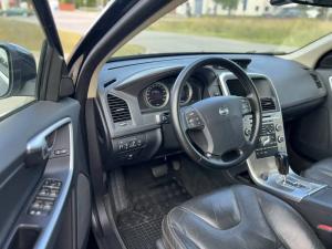 Black Volvo XC60 2009 in Cesis, with an engine capacity of 2.40 L and mileage of 277 thousand km for 7500 €, photo 10 on AUTOMOTO.COM.LV