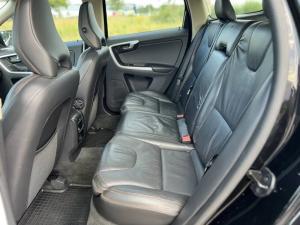 Black Volvo XC60 2009 in Cesis, with an engine capacity of 2.40 L and mileage of 277 thousand km for 7500 €, photo 14 on AUTOMOTO.COM.LV