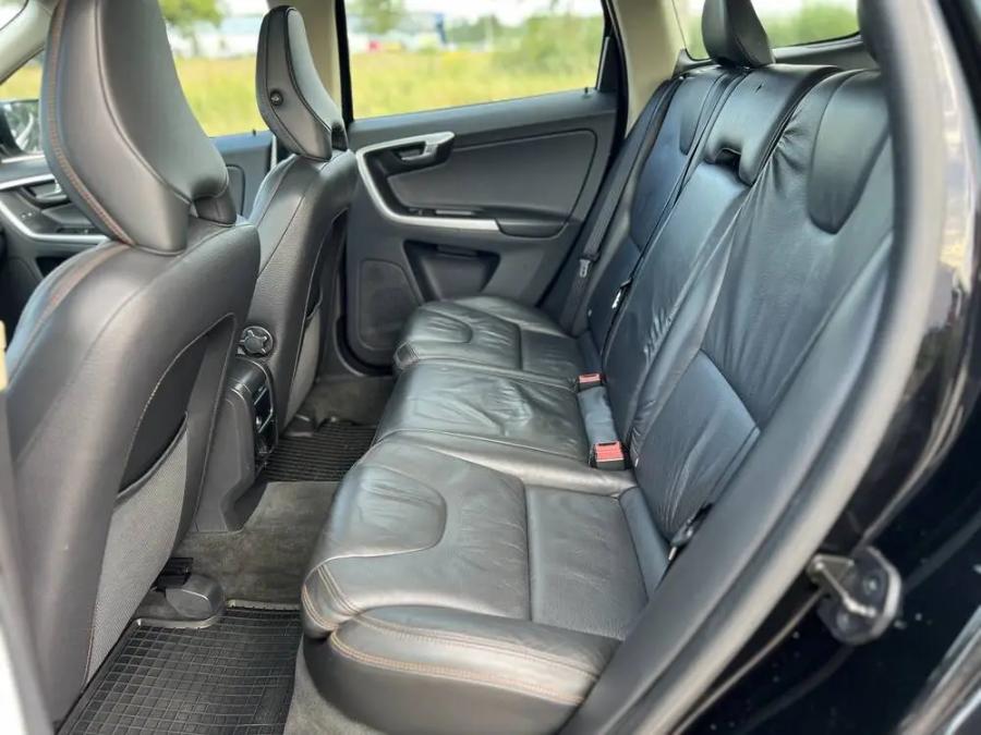 Black Volvo XC60 2009 in Cesis, with an engine capacity of 2.40 L and mileage of 277 thousand km for 7500 €, photo 14 on AUTOMOTO.COM.LV