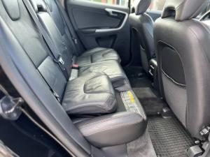 Black Volvo XC60 2009 in Cesis, with an engine capacity of 2.40 L and mileage of 277 thousand km for 7500 €, photo 15 on AUTOMOTO.COM.LV