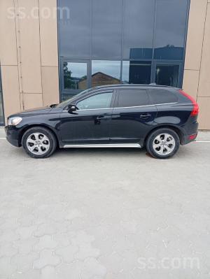 Black Volvo XC60 2009 in Ogre, with an engine capacity of 2.40 L and mileage of 415 thousand km for 5400 €, photo 4 on AUTOMOTO.COM.LV