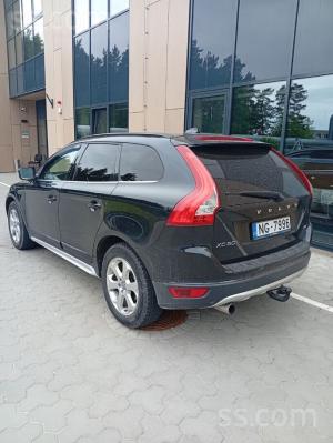 Black Volvo XC60 2009 in Ogre, with an engine capacity of 2.40 L and mileage of 415 thousand km for 5400 €, photo 5 on AUTOMOTO.COM.LV
