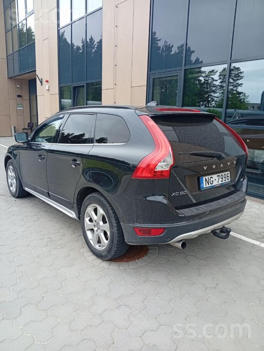 Black Volvo XC60 2009 in Ogre, with an engine capacity of 2.40 L and mileage of 415 thousand km for 5400 €, photo 5 on AUTOMOTO.COM.LV