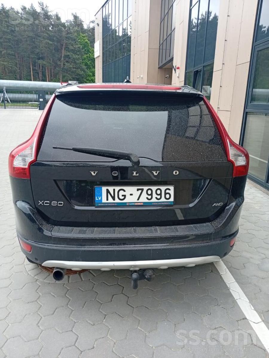 Black Volvo XC60 2009 in Ogre, with an engine capacity of 2.40 L and mileage of 415 thousand km for 5400 €, photo 6 on AUTOMOTO.COM.LV