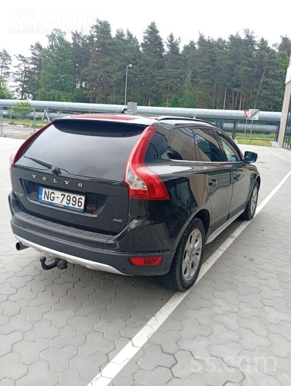 Black Volvo XC60 2009 in Ogre, with an engine capacity of 2.40 L and mileage of 415 thousand km for 5400 €, photo 6 on AUTOMOTO.COM.LV