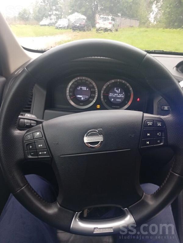 Black Volvo XC60 2009 in Ogre, with an engine capacity of 2.40 L and mileage of 415 thousand km for 5400 €, photo 8 on AUTOMOTO.COM.LV