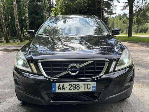 Черный Вольво ХС60 2009 в Таураге, объемом двигателя 2.40 л и пробегом 350 тыс. км за 5350 €, фото 2 на AUTOMOTO.COM.LV