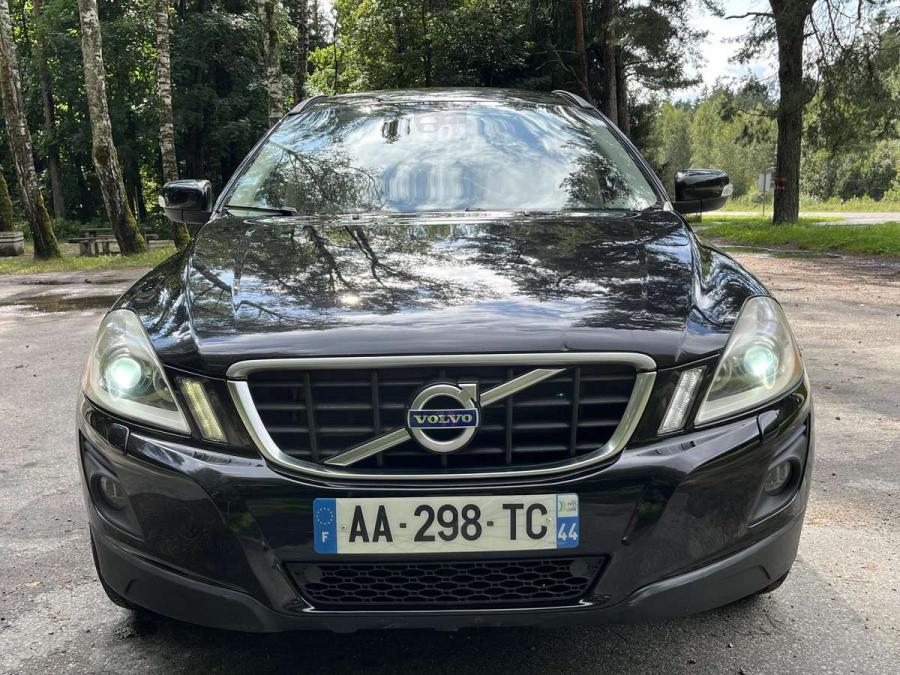 Black Volvo XC60 2009 in Taurage, with an engine capacity of 2.40 L and mileage of 350 thousand km for 5350 €, photo 3 on AUTOMOTO.COM.LV