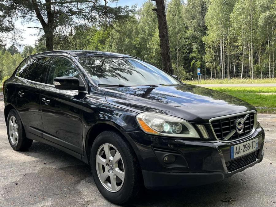 Black Volvo XC60 2009 in Taurage, with an engine capacity of 2.40 L and mileage of 350 thousand km for 5350 €, photo 4 on AUTOMOTO.COM.LV