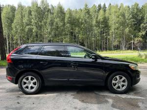 Black Volvo XC60 2009 in Taurage, with an engine capacity of 2.40 L and mileage of 350 thousand km for 5350 €, photo 7 on AUTOMOTO.COM.LV